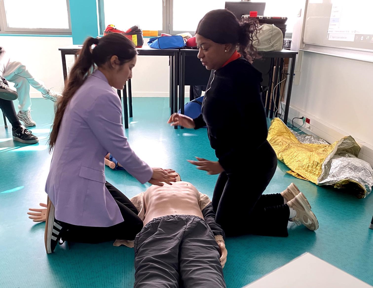 Quand les apprentis mettent en pratique les gestes de premiers secours ...
